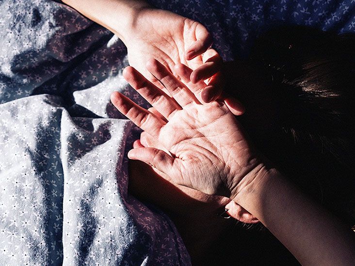 Numbness in hands while sleeping: Causes and treatment