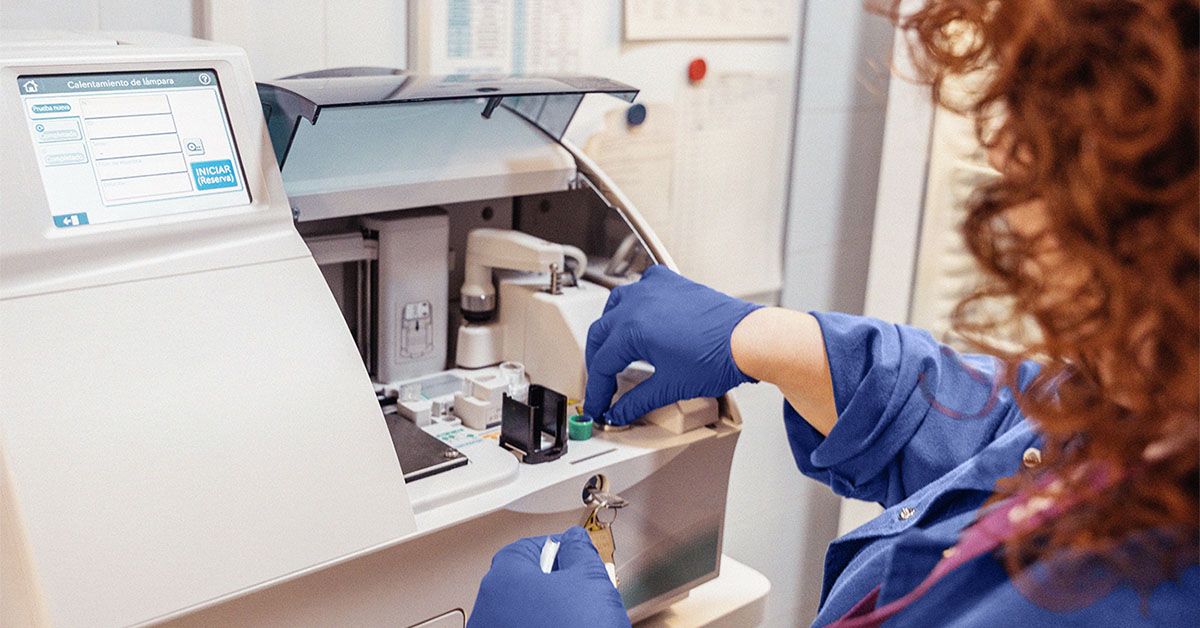 How is primary biliary cholangitis diagnosed?
