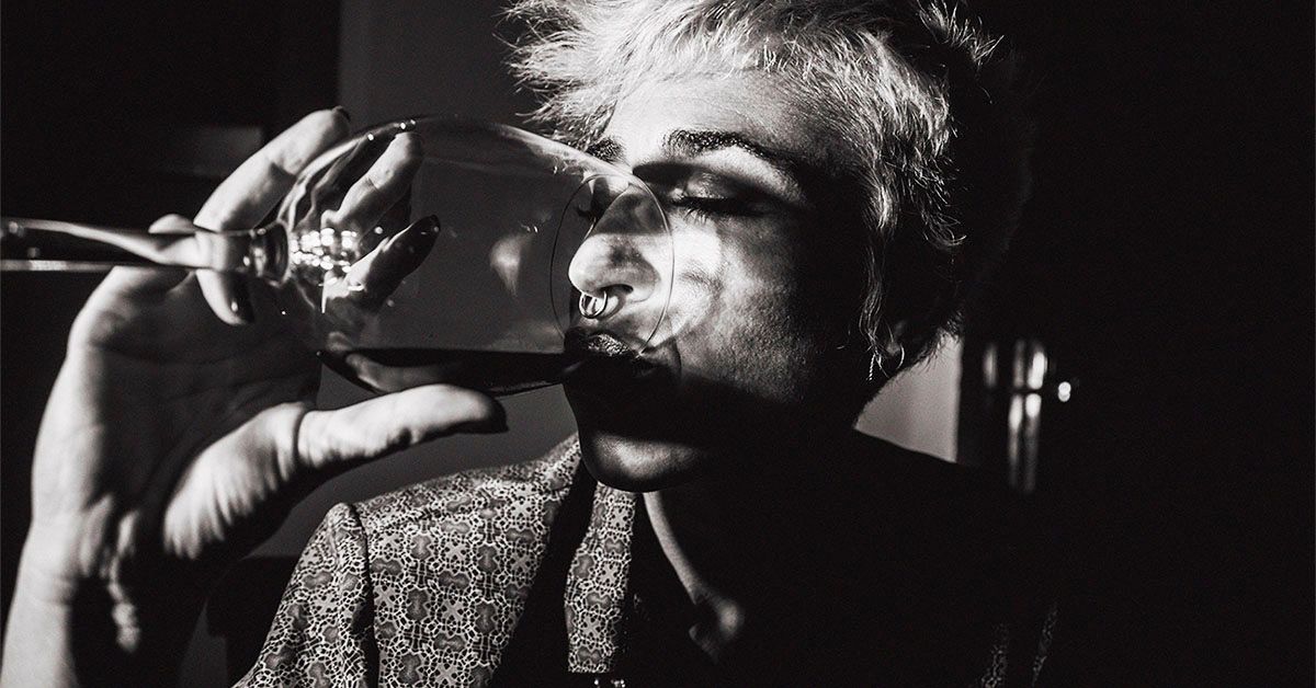 Alcohol and prednisone: Are they safe to take together?