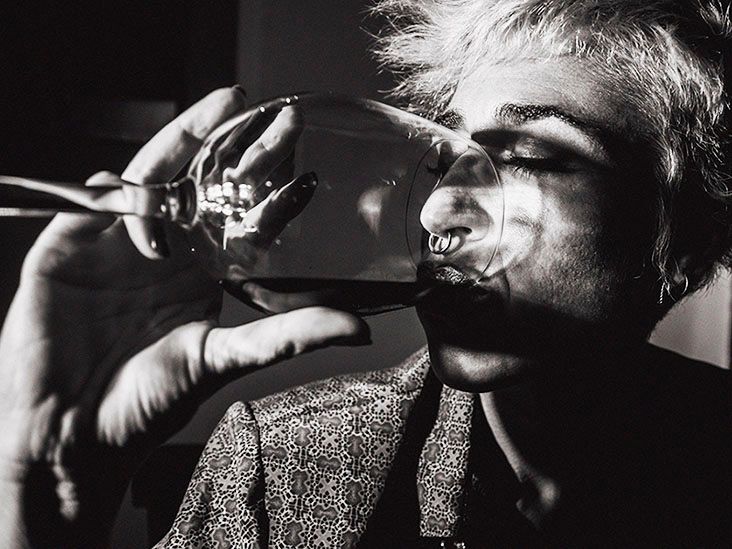 Alcohol and prednisone: Are they safe to take together?