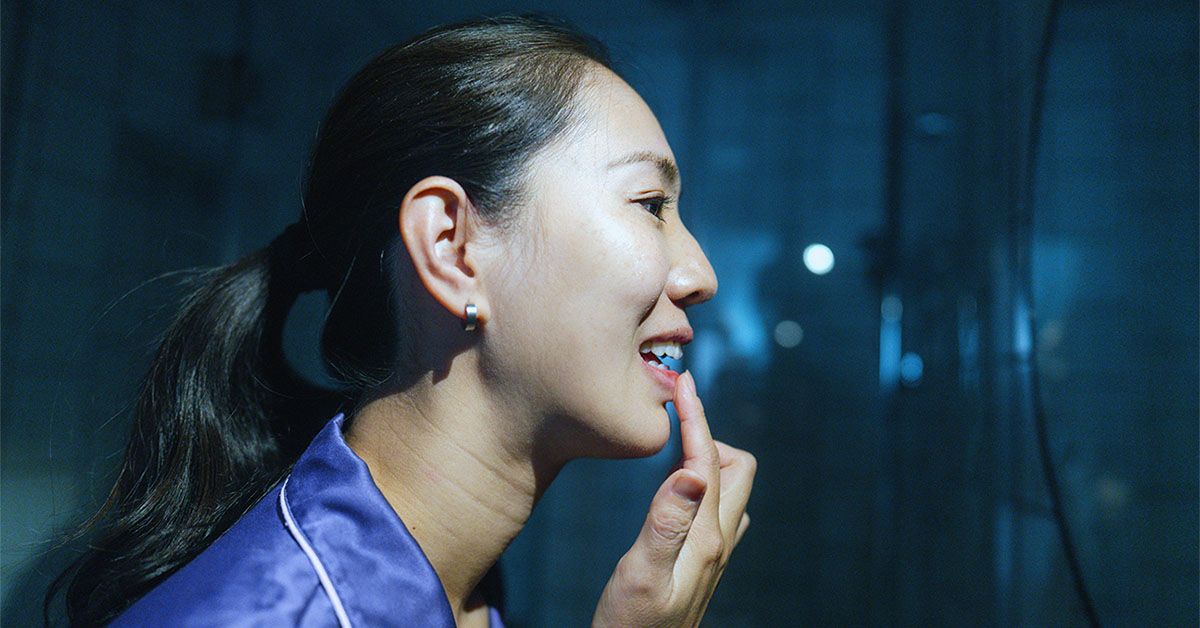 Dark lips: Causes and 5 natural remedies