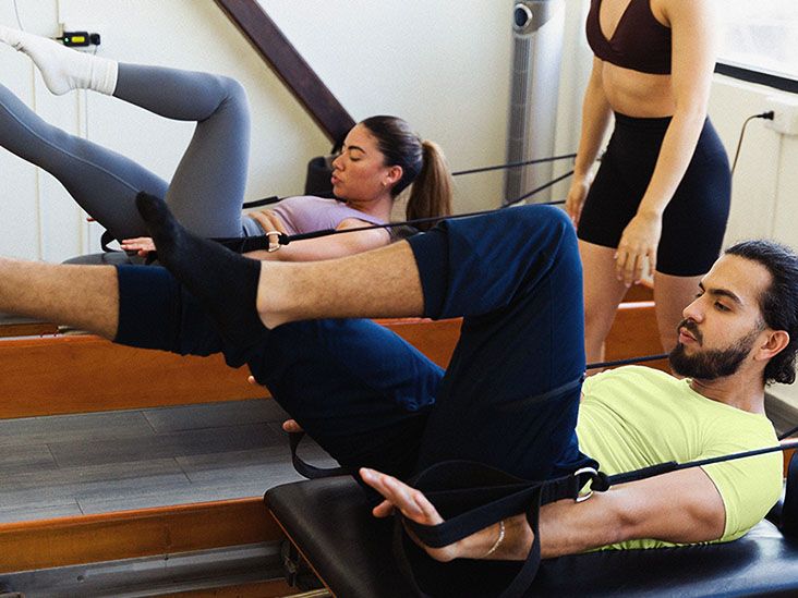 Reformer vs mat pilates: Differences, risks, and more