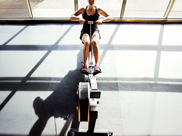 Health benefits and form tips for using a rowing machine