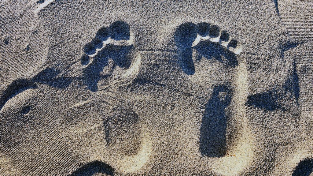 Why are my toes red? Causes, other symptoms, and treatments