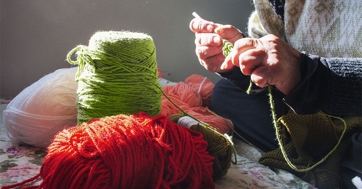 7 crafts for older adults and their benefits
