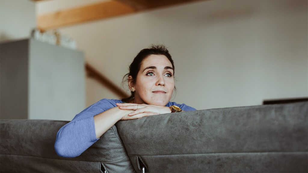 Herpes symptoms in women: Pictures and when to seek help