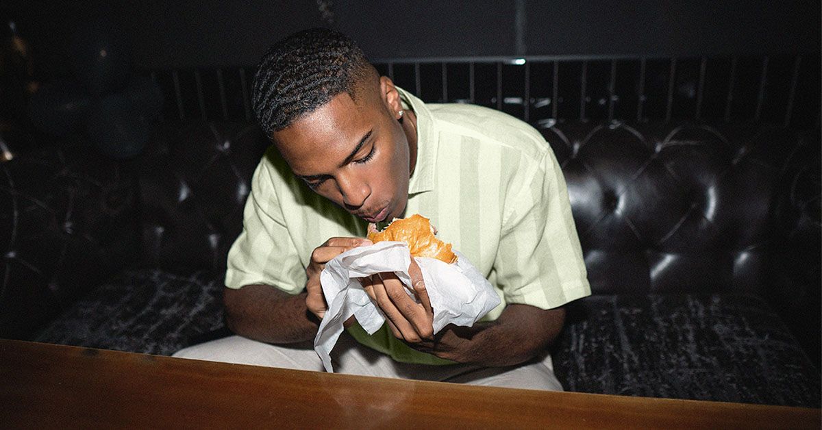 Why does my nose run when I eat? Symptoms and treatment