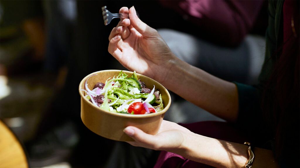 Crohn's disease: Low-calorie, plant-based diet may help