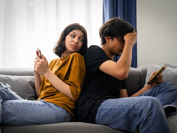 'Trust Issues': Signs, Causes, and How to Overcome Distrust