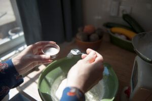 What to know about iodized and noniodized salt | Optum Perks